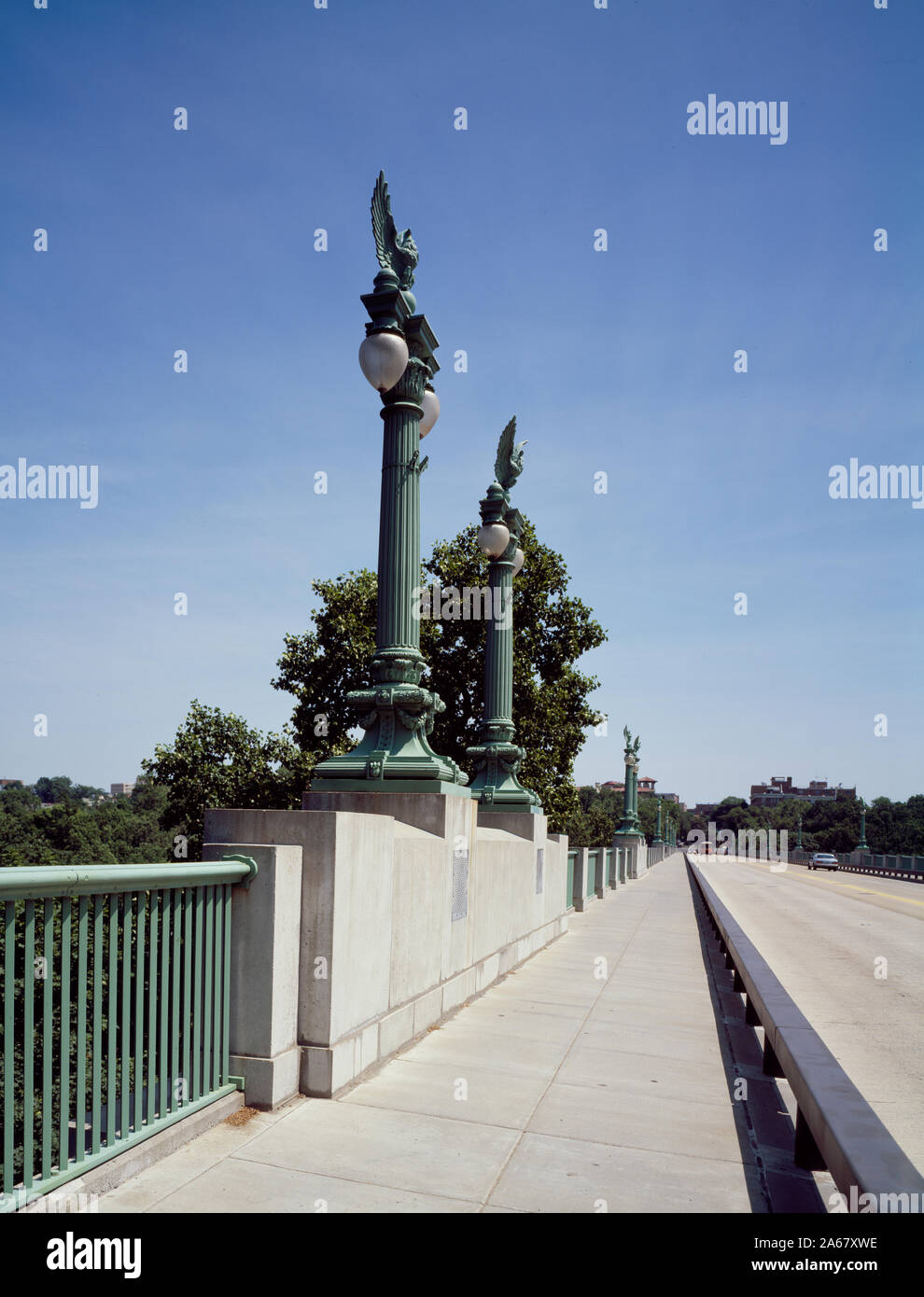 William Howard Taft Bridge, which carries Connecticut Avenue over Rock ...