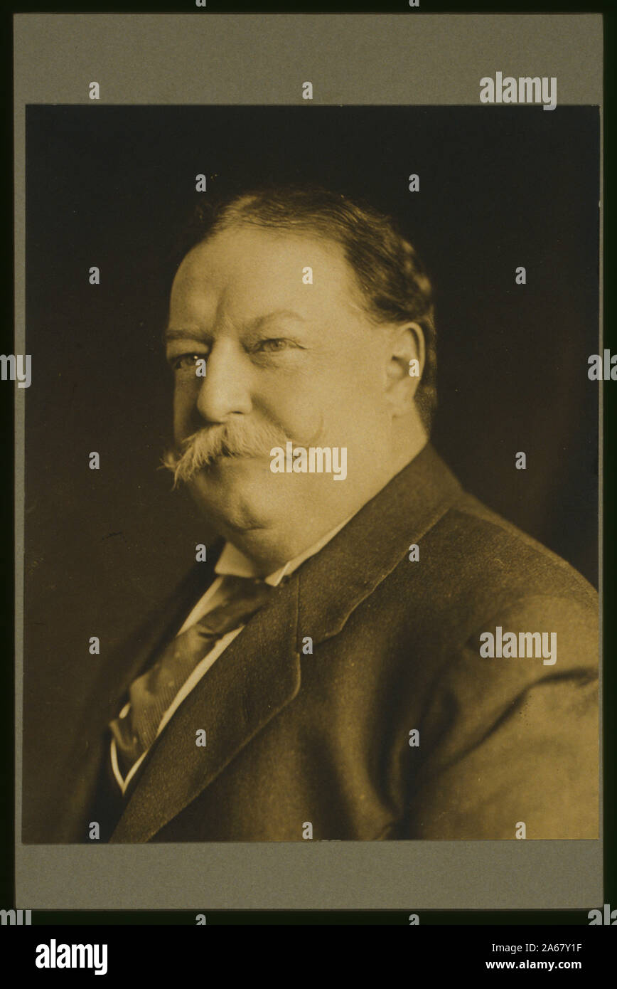 William Howard Taft, head-and-shoulders portrait, facing slightly left ...