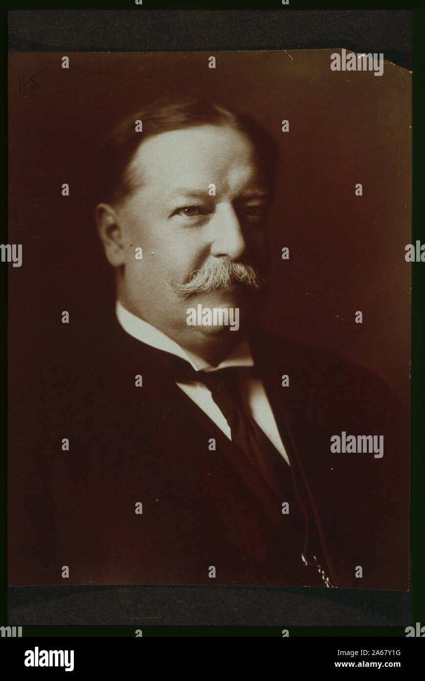 William Howard Taft, head-and-shoulders portrait, facing slightly right ...