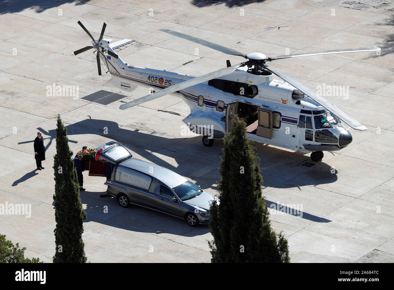 The Franco family accompanies Spanish government officials during the ...