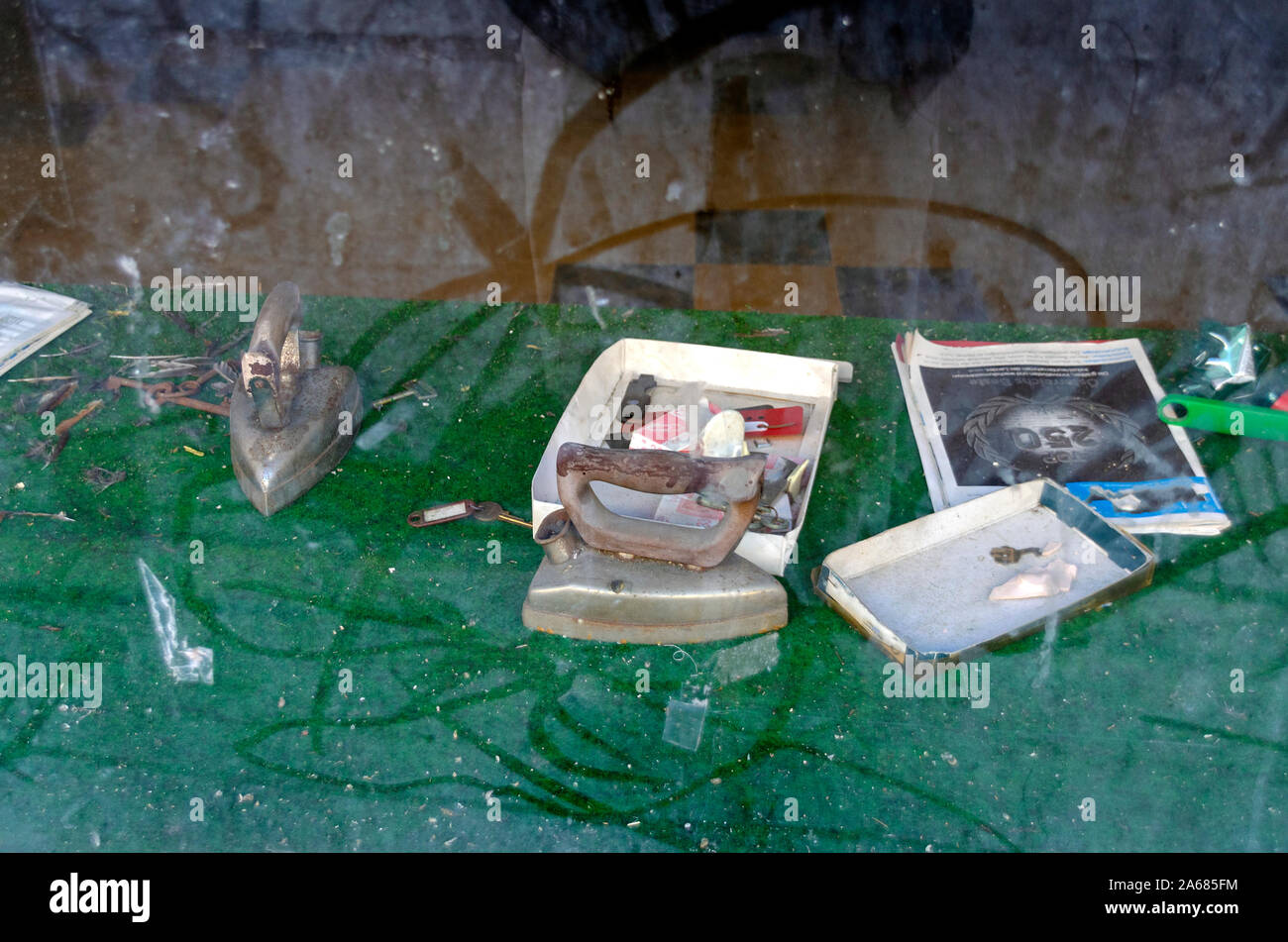 dirty shop window Stock Photo - Alamy