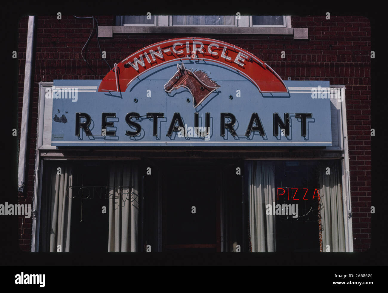 Win circle hi-res stock photography and images - Alamy