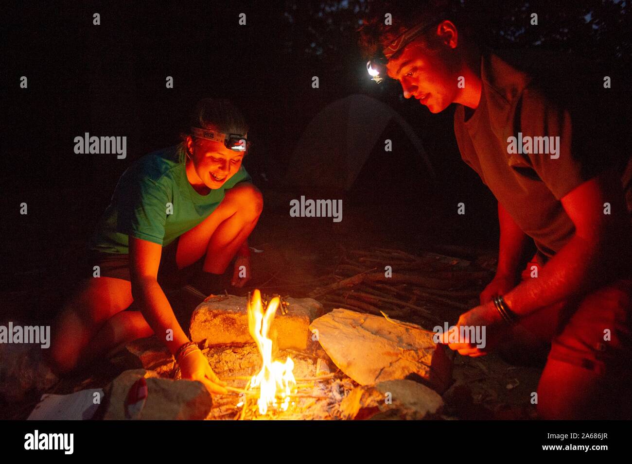 Campfire program hi-res stock photography and images - Alamy