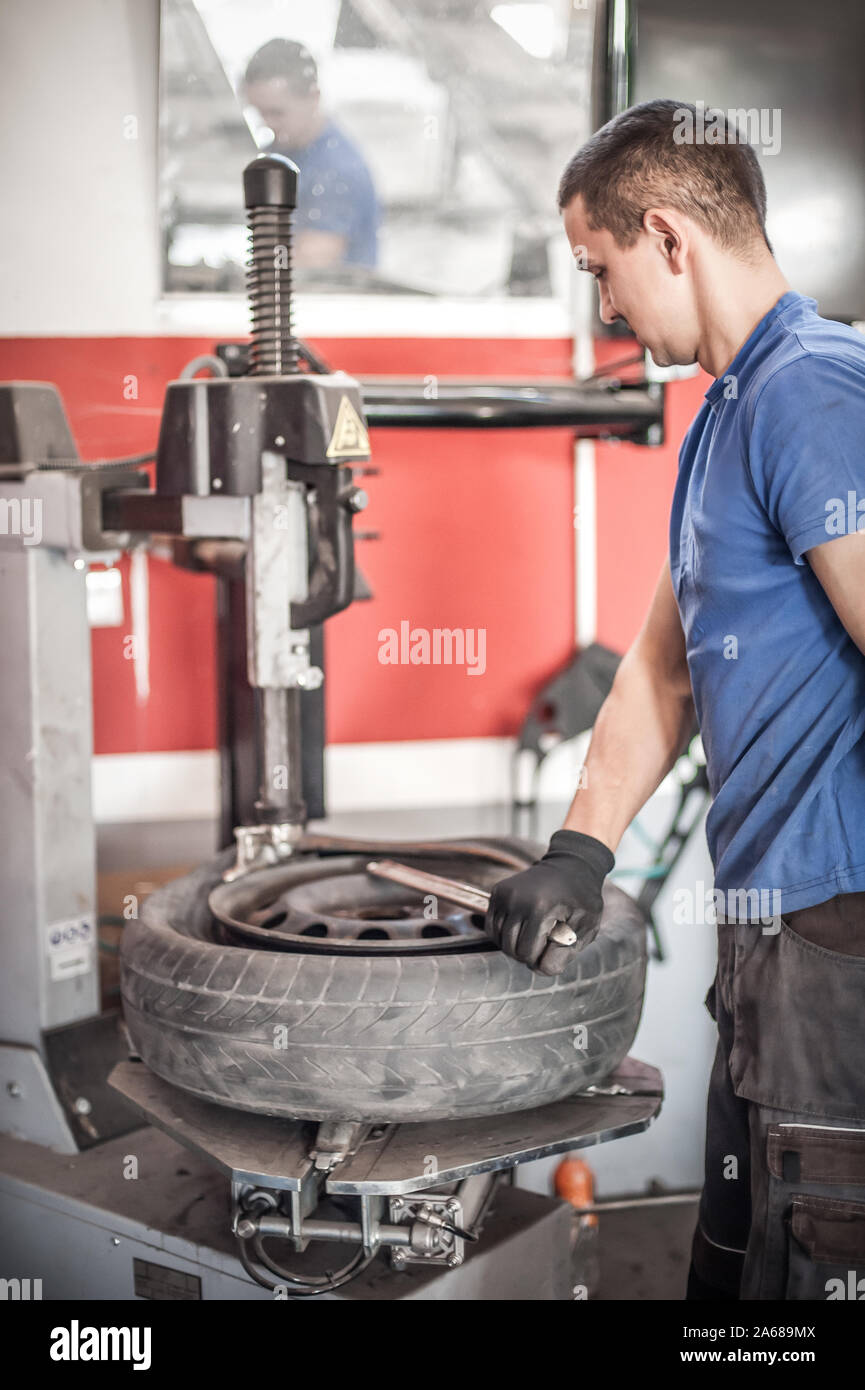 Car tire vulcanizing service hi-res stock photography and images - Alamy