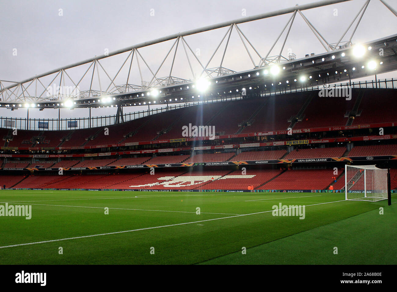 Empty football stadium arsenal hi-res stock photography and images - Alamy