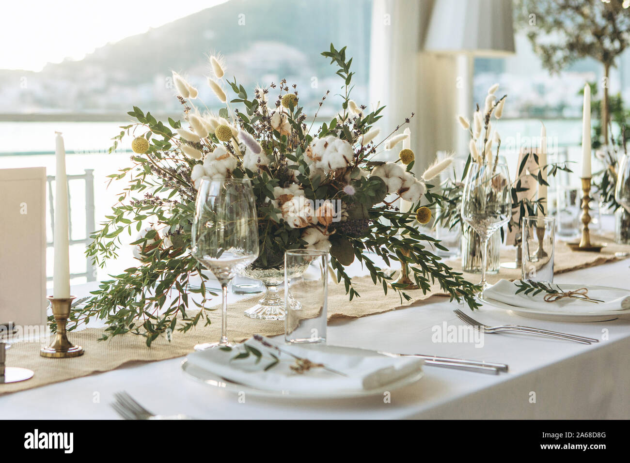 Table setting and decoration for a ceremony or celebration Stock Photo ...