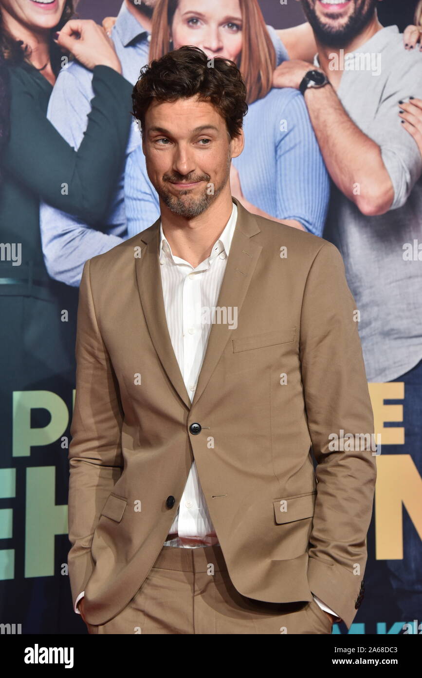 Cologne, Germany. 23rd Oct, 2019. Actor Florian David Fitz comes to the ...