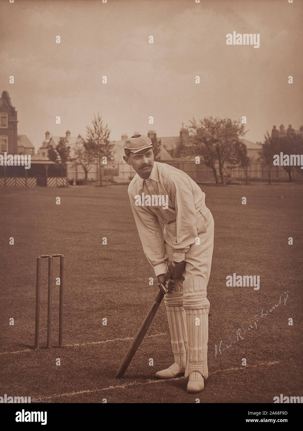 Cricket player full uniform hi-res stock photography and images - Alamy