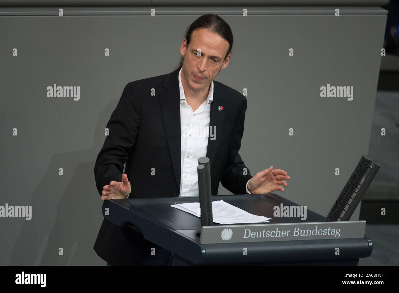 Berlin, Germany. 24th Oct, 2019. Pascal Meiser (Die Linke) speaks at ...