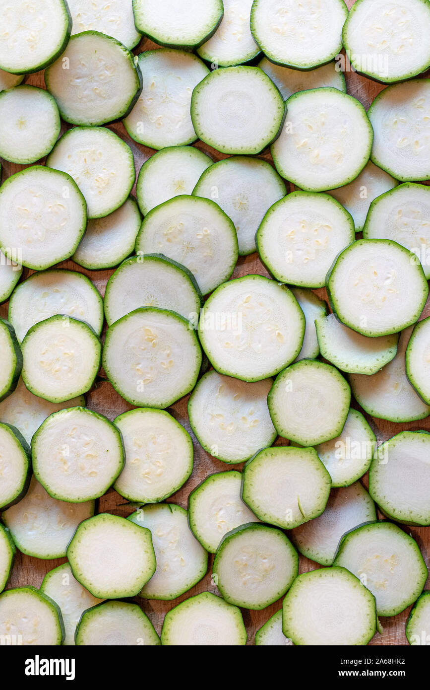 Cut zucchini on chopping board hi-res stock photography and images - Alamy