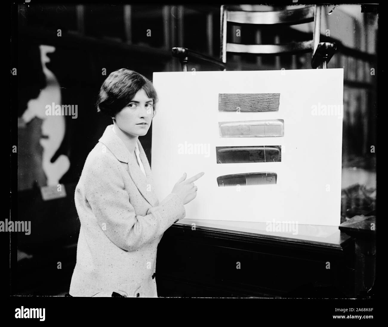 Woman comb Black and White Stock Photos & Images - Alamy