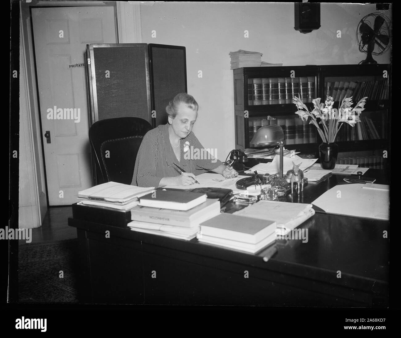 Working woman office Black and White Stock Photos & Images - Alamy