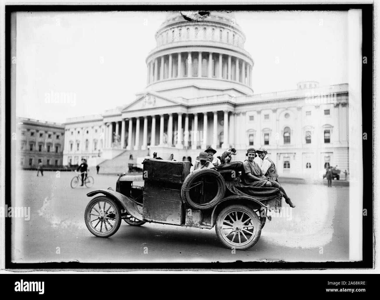 Car in front iconic Black and White Stock Photos & Images - Alamy