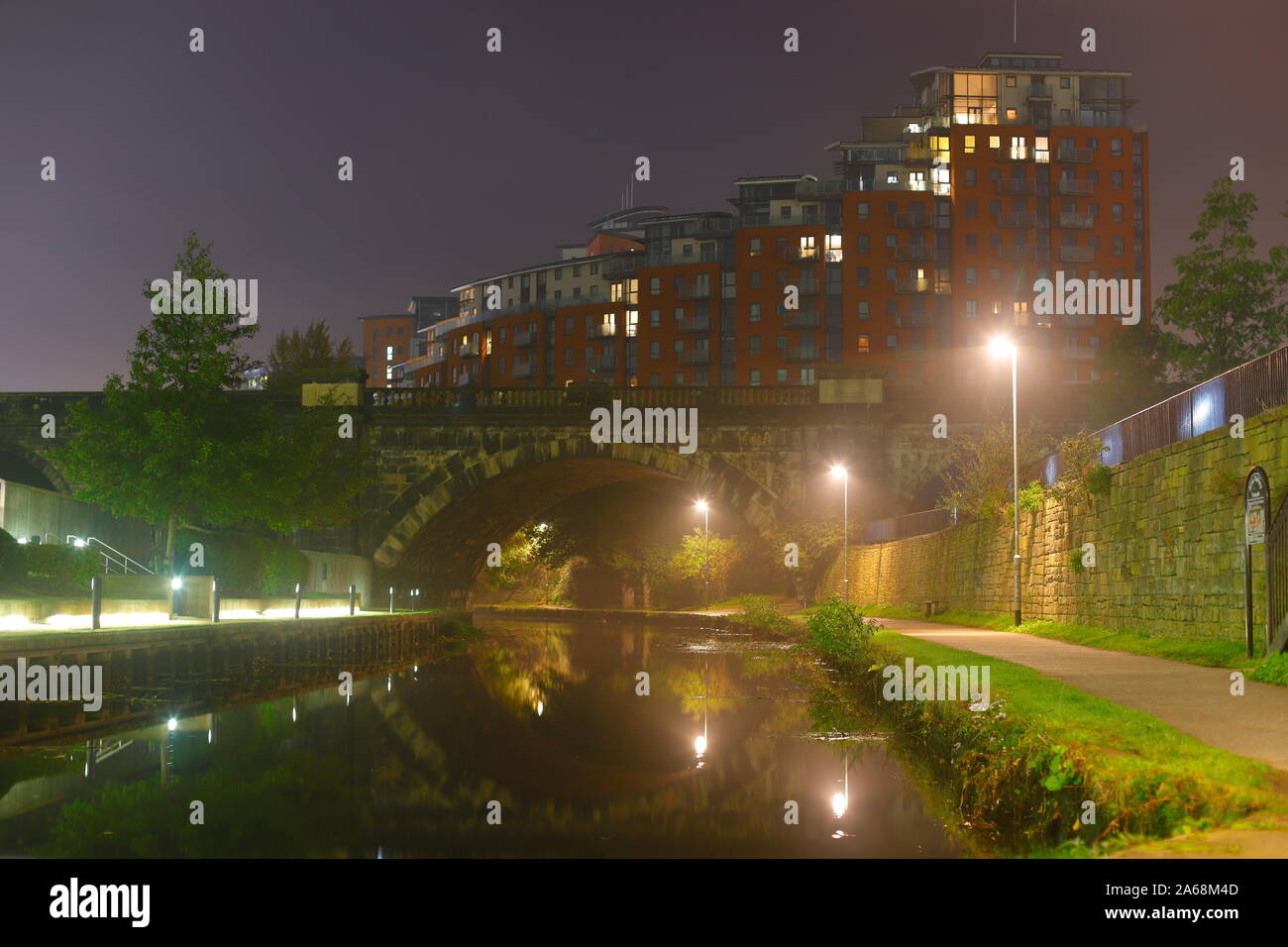 Leeds liverpool canala reflections hi-res stock photography and images ...