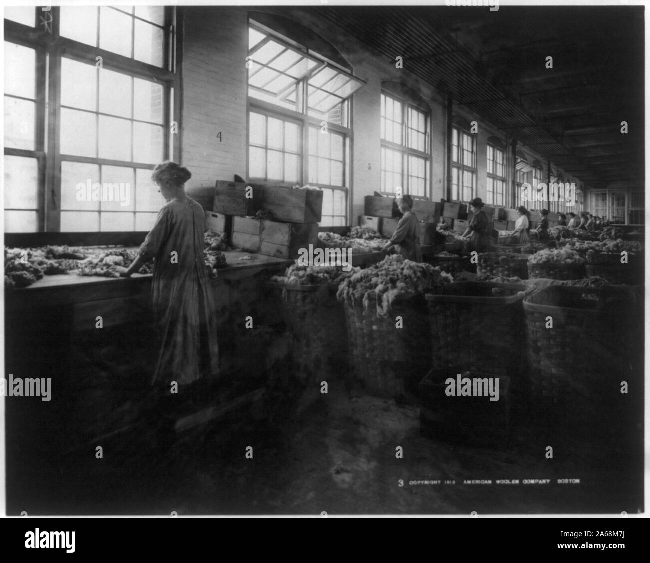 Women sorting wool Stock Photo - Alamy