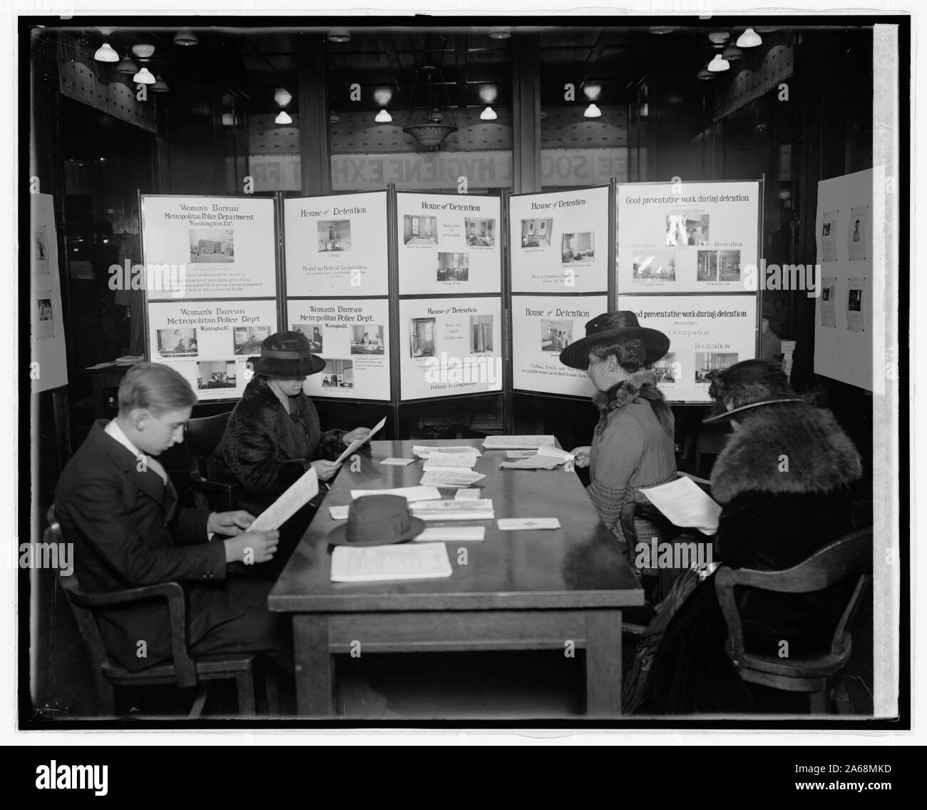 1920s womens roles hi-res stock photography and images - Alamy