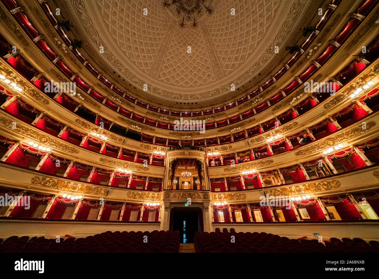 La scala opera inside hi-res stock photography and images - Alamy