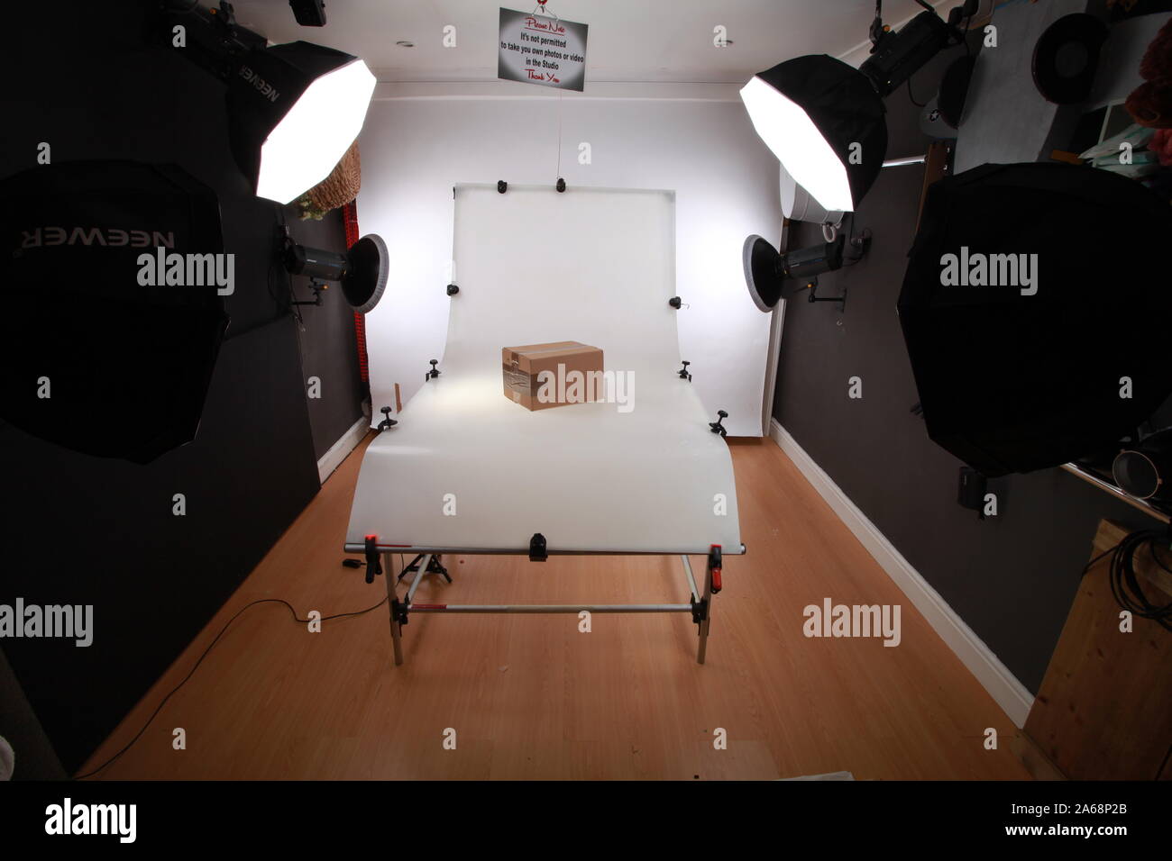 Photography table hi-res stock photography and images - Alamy