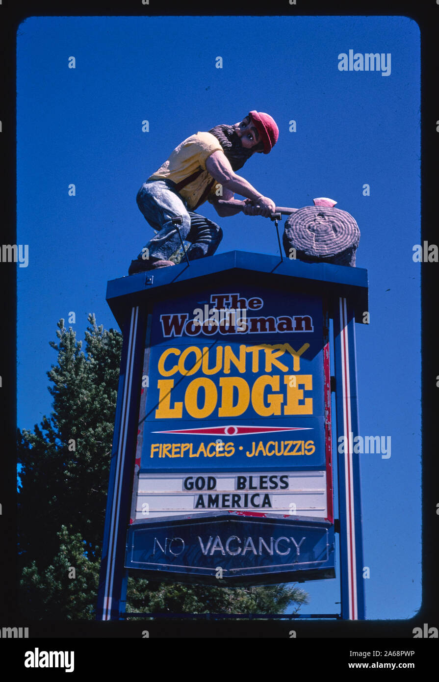 Woodsman Country Lodge sign, Crescent, Oregon Stock Photo - Alamy