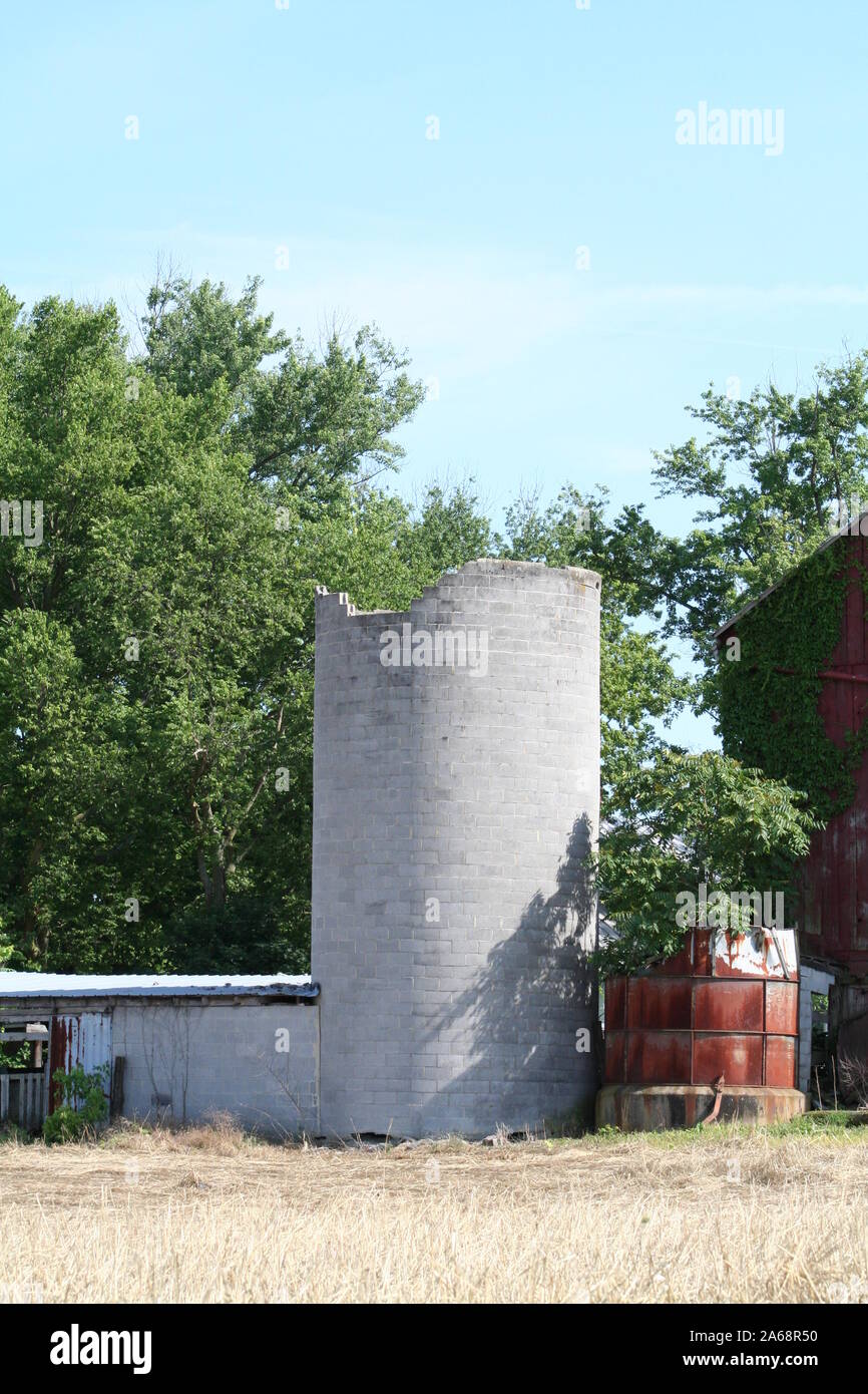 Concrete silo hi-res stock photography and images - Alamy
