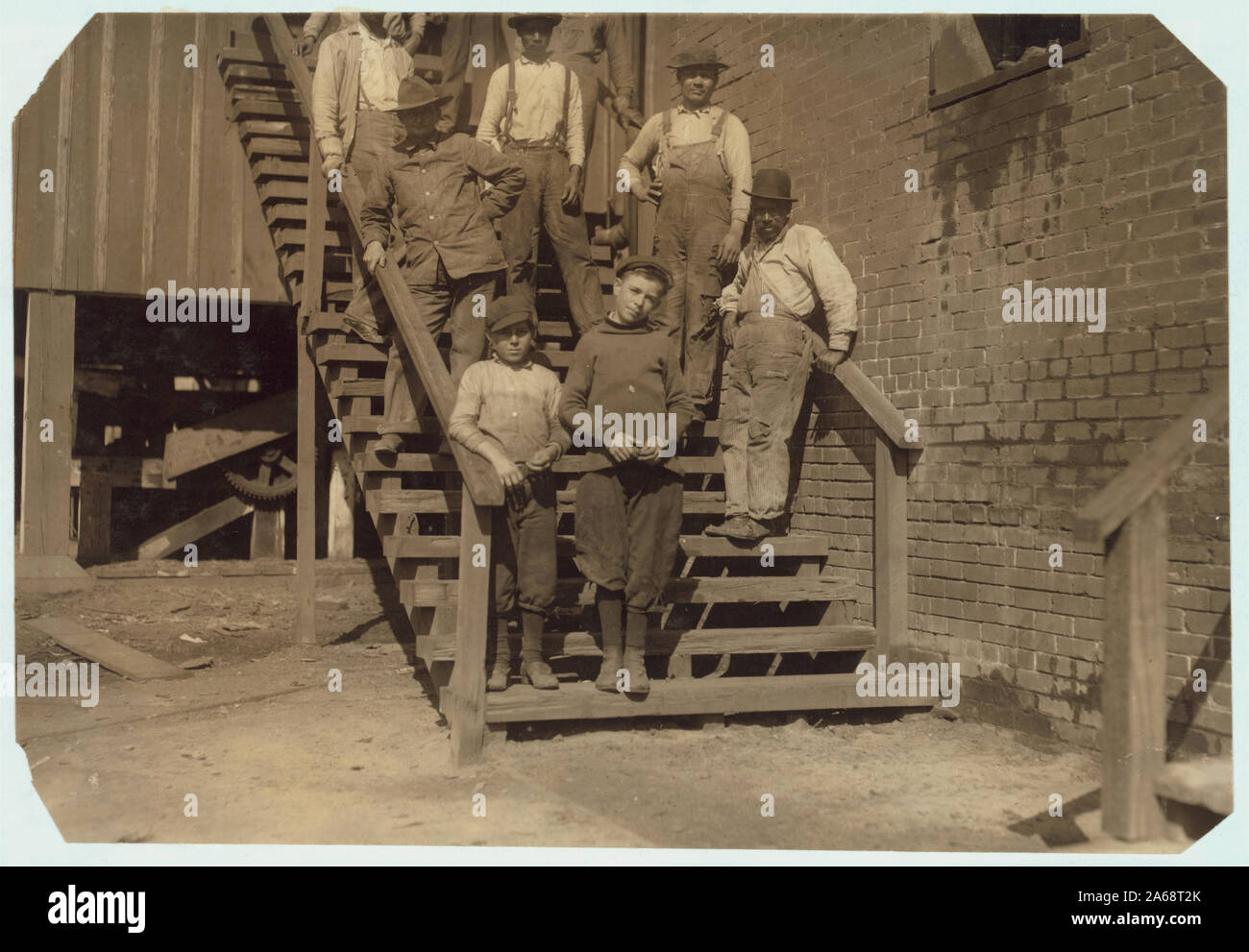 Lumber mill workers hi-res stock photography and images - Alamy