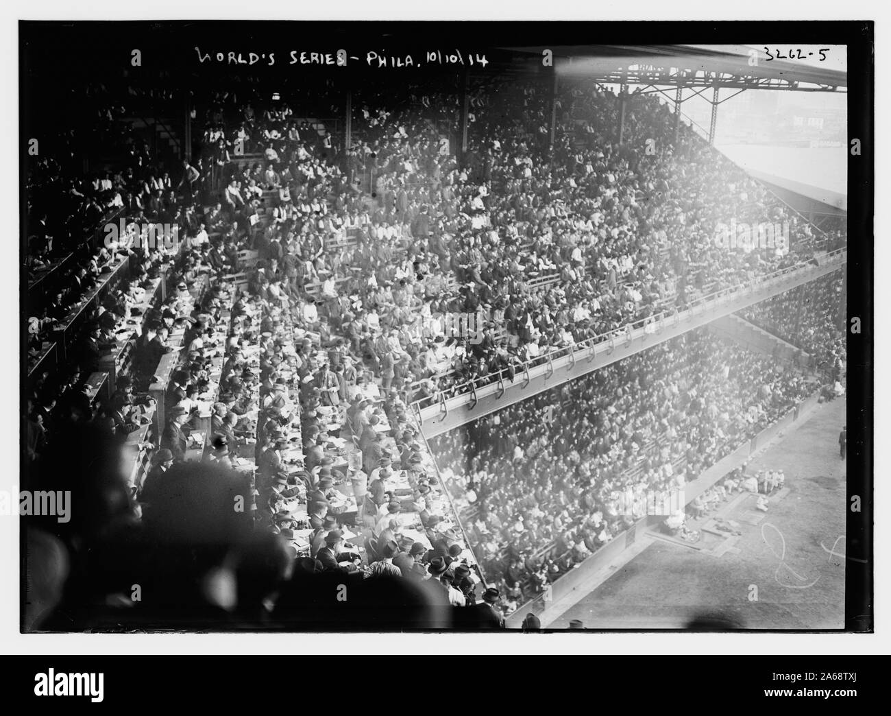 World series crowd hi-res stock photography and images - Alamy