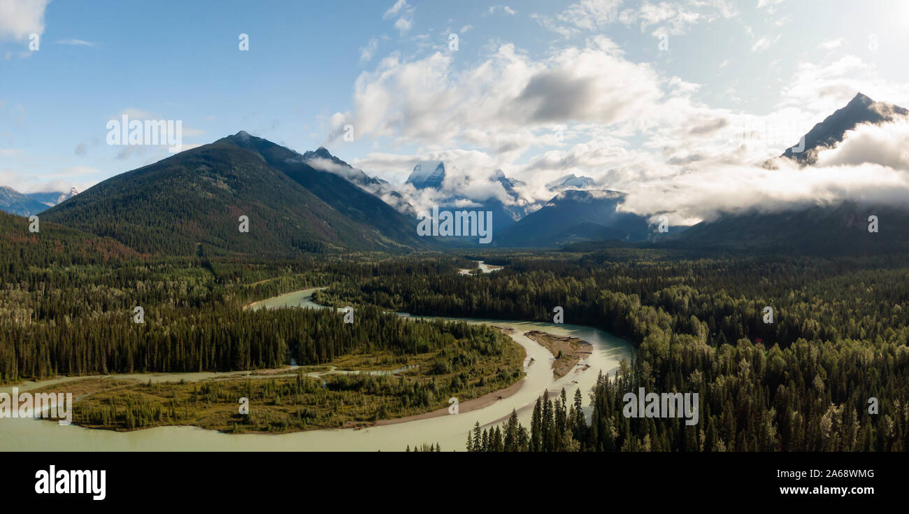 Mount robson aerial hi-res stock photography and images - Alamy
