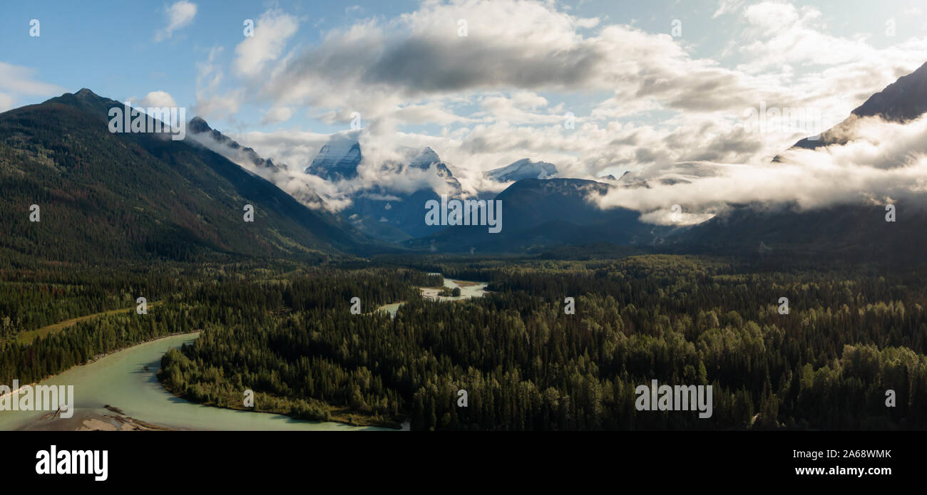 Mount robson aerial hi-res stock photography and images - Alamy