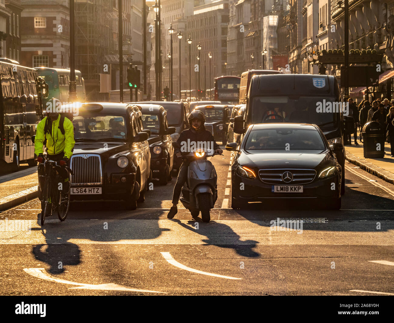 London rush hour traffic van hi-res stock photography and images - Alamy
