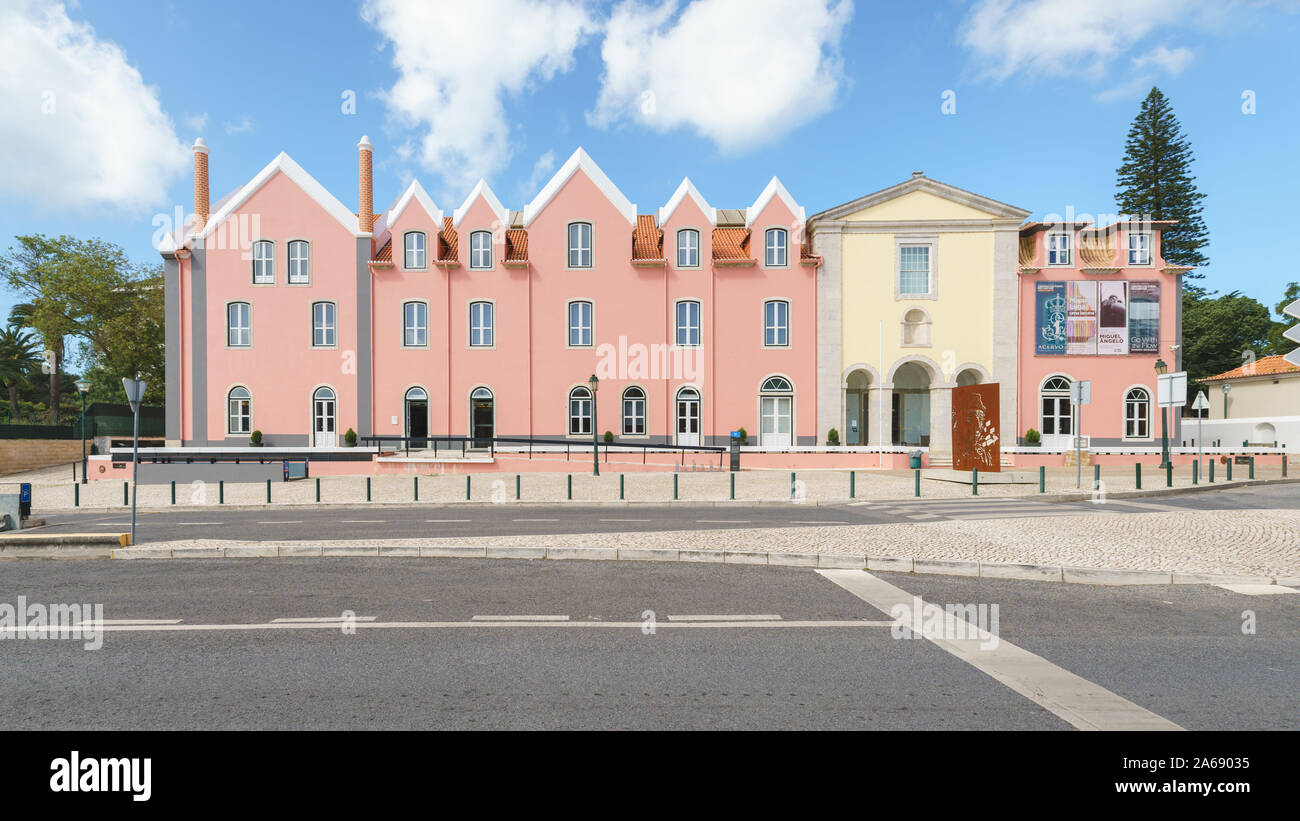 Triangular roof hi-res stock photography and images - Alamy