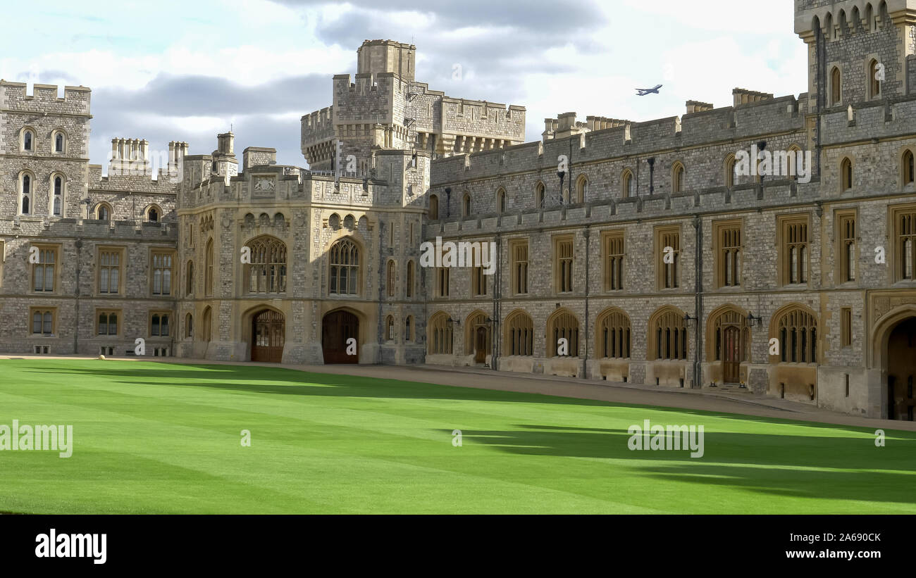 Windsor castle and quadrangle hi-res stock photography and images - Alamy