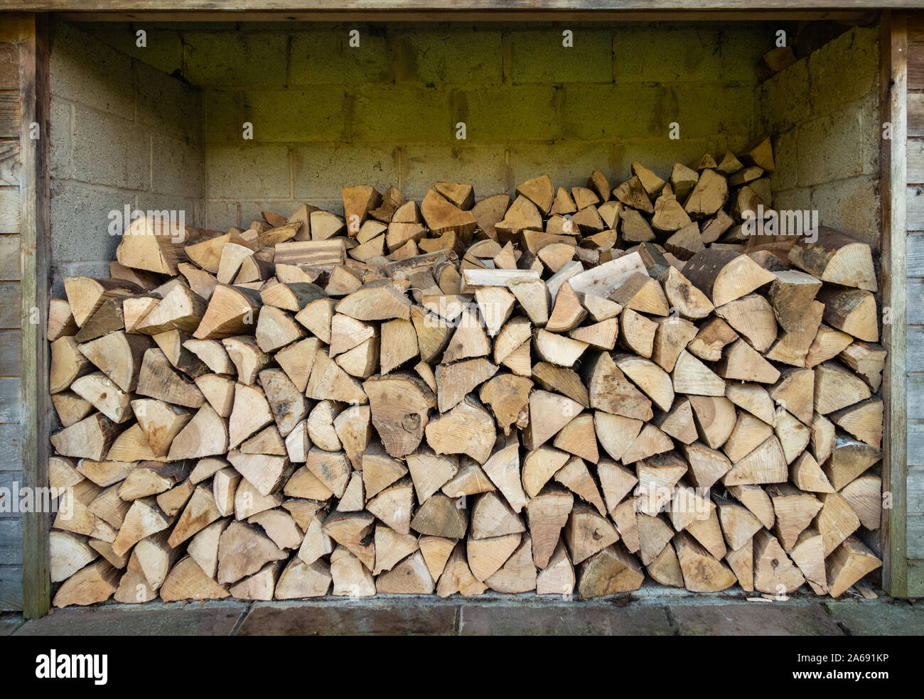 Firewood piled in shed hi-res stock photography and images - Alamy