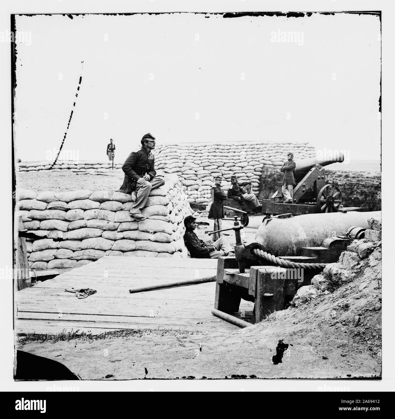32 pounder guns Black and White Stock Photos & Images - Alamy