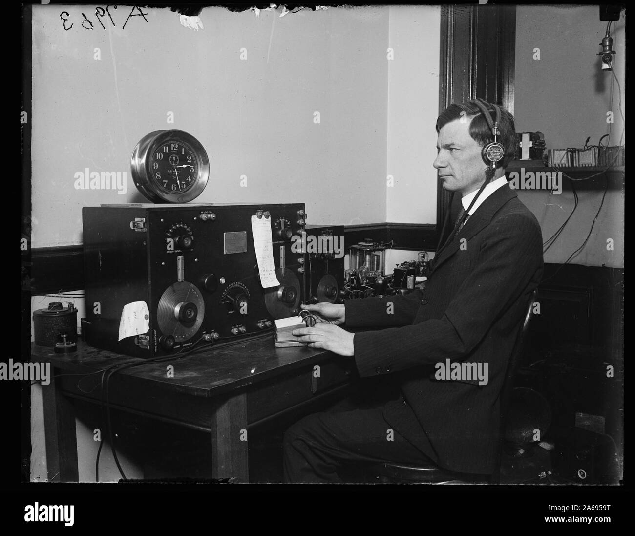 Time signals hi-res stock photography and images - Alamy