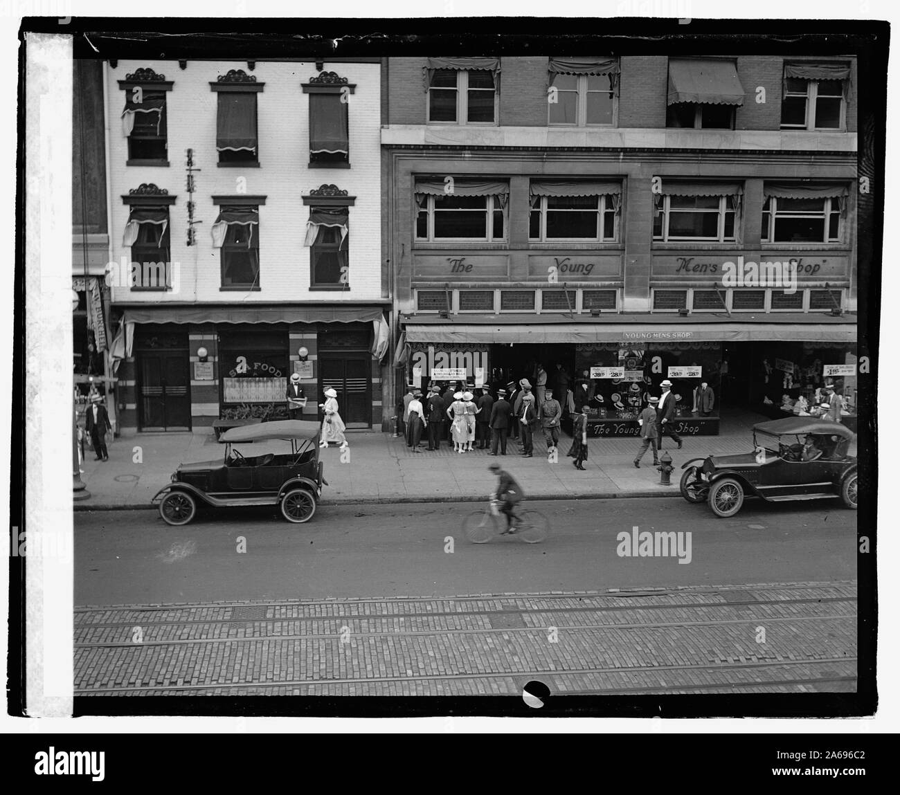 Vintage front shop Black and White Stock Photos & Images - Alamy