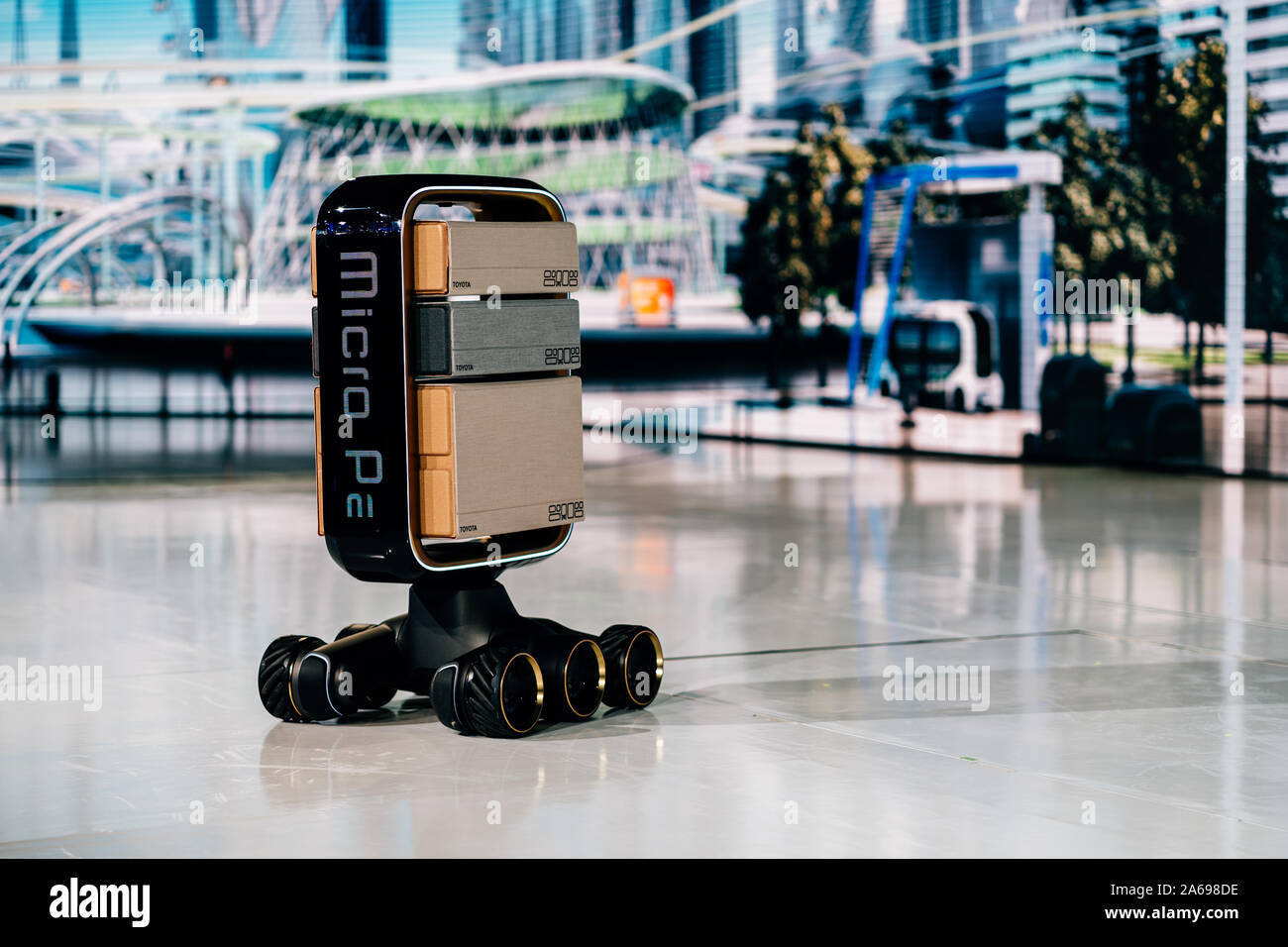 Toyota's Micro Palette delivery robots onstage at the Tokyo Motor Show ...