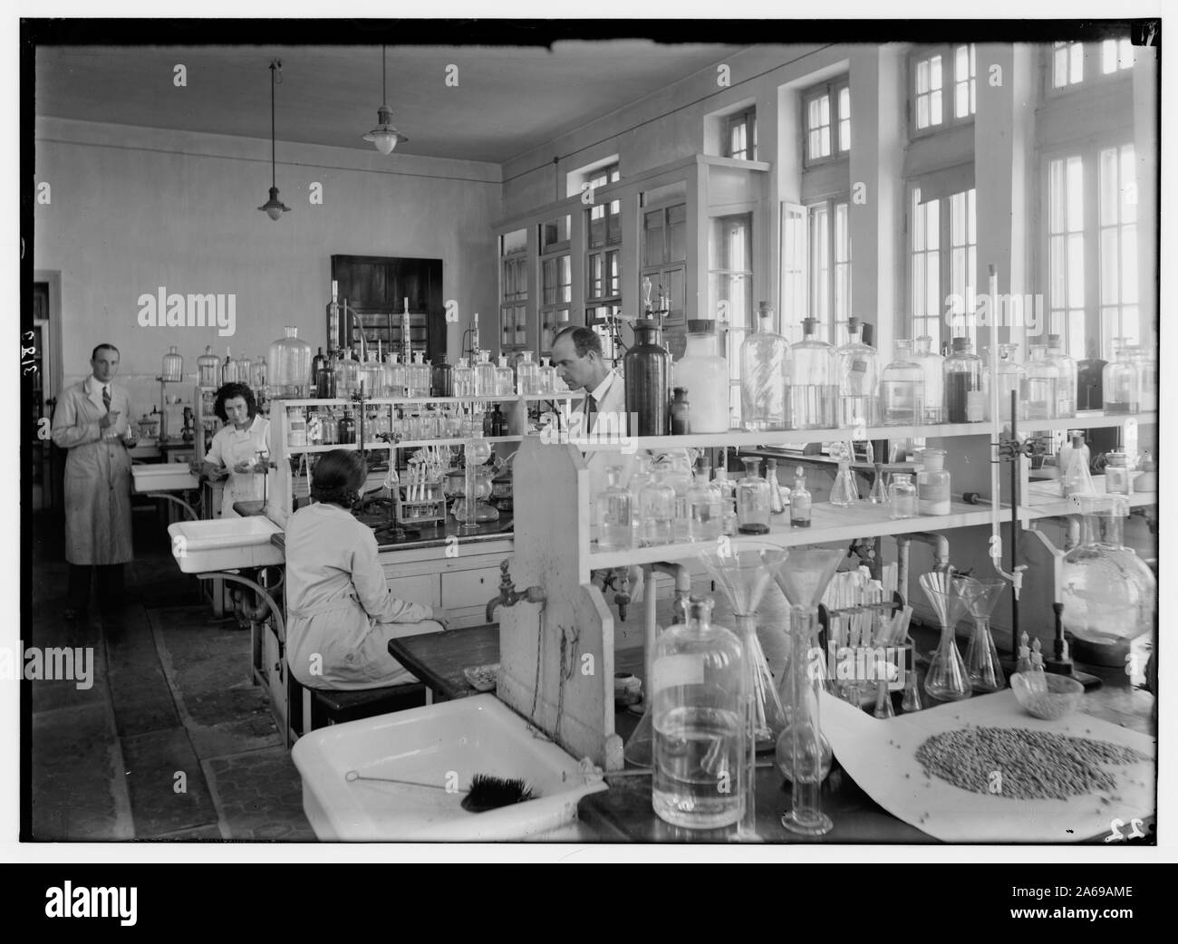 Laboratory activities Black and White Stock Photos & Images - Alamy