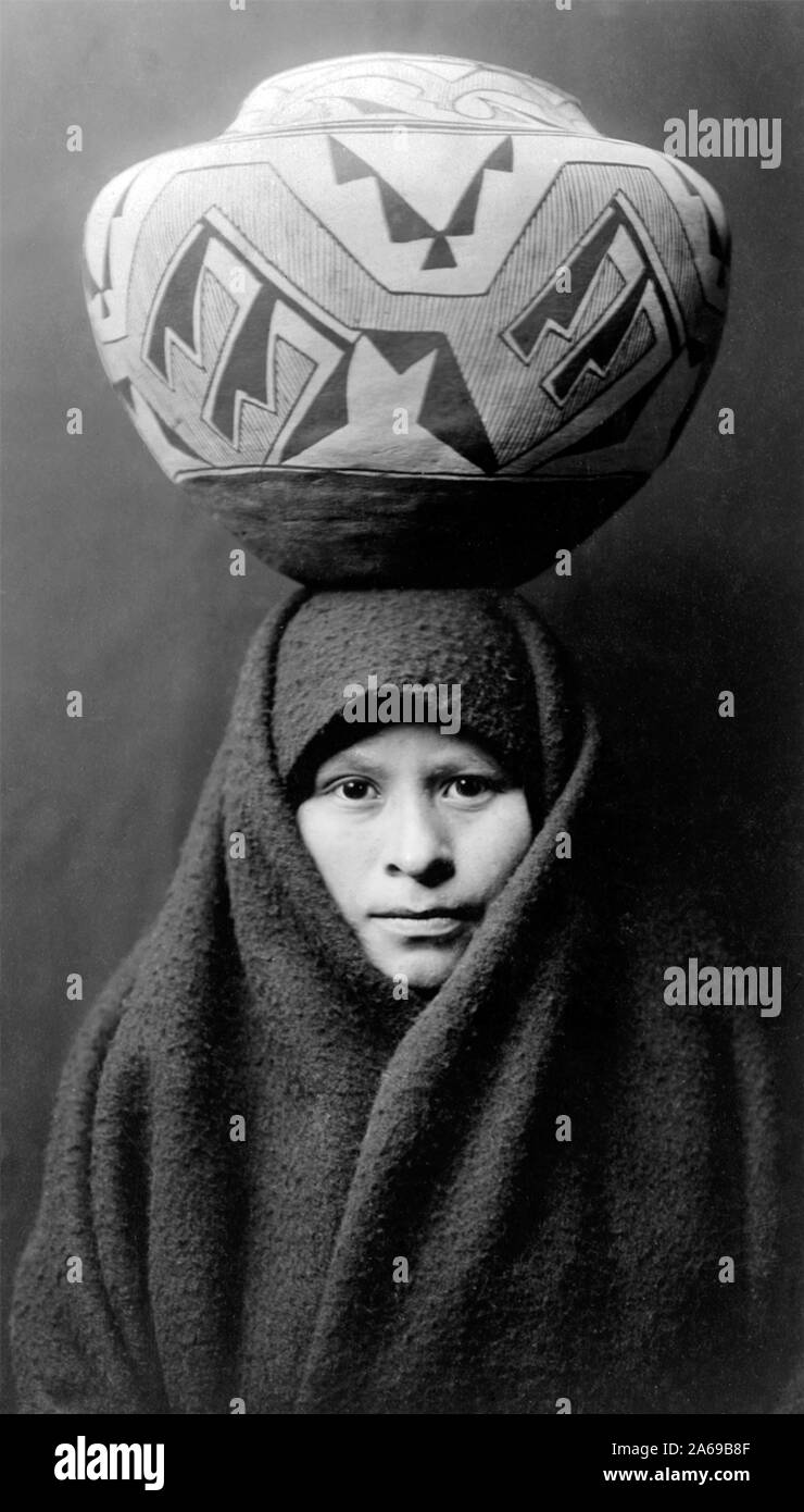 Zuni girl hi-res stock photography and images - Alamy