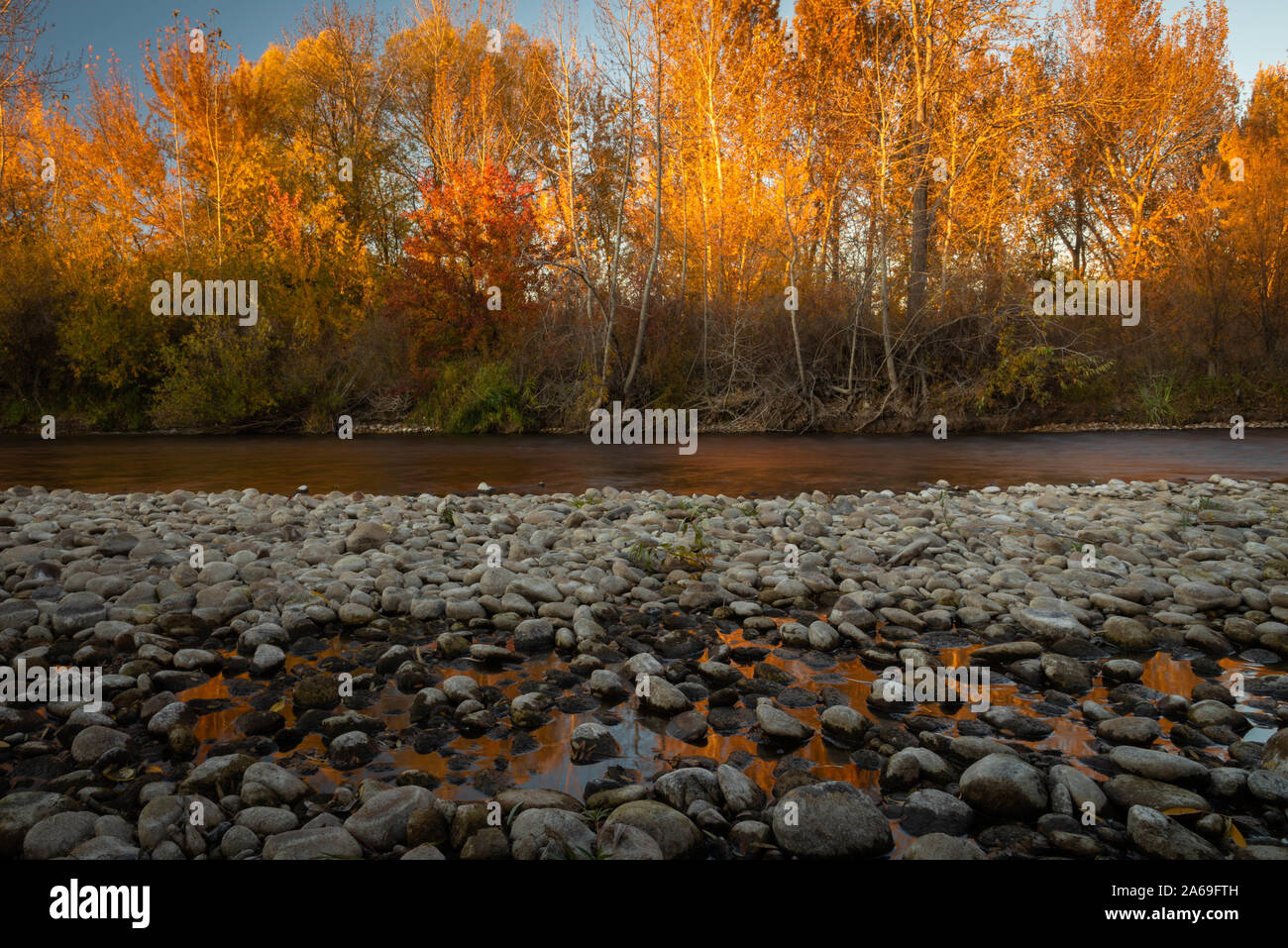 River and fall colors hi-res stock photography and images - Alamy
