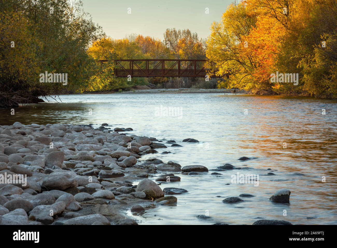 River and fall colors hi-res stock photography and images - Alamy