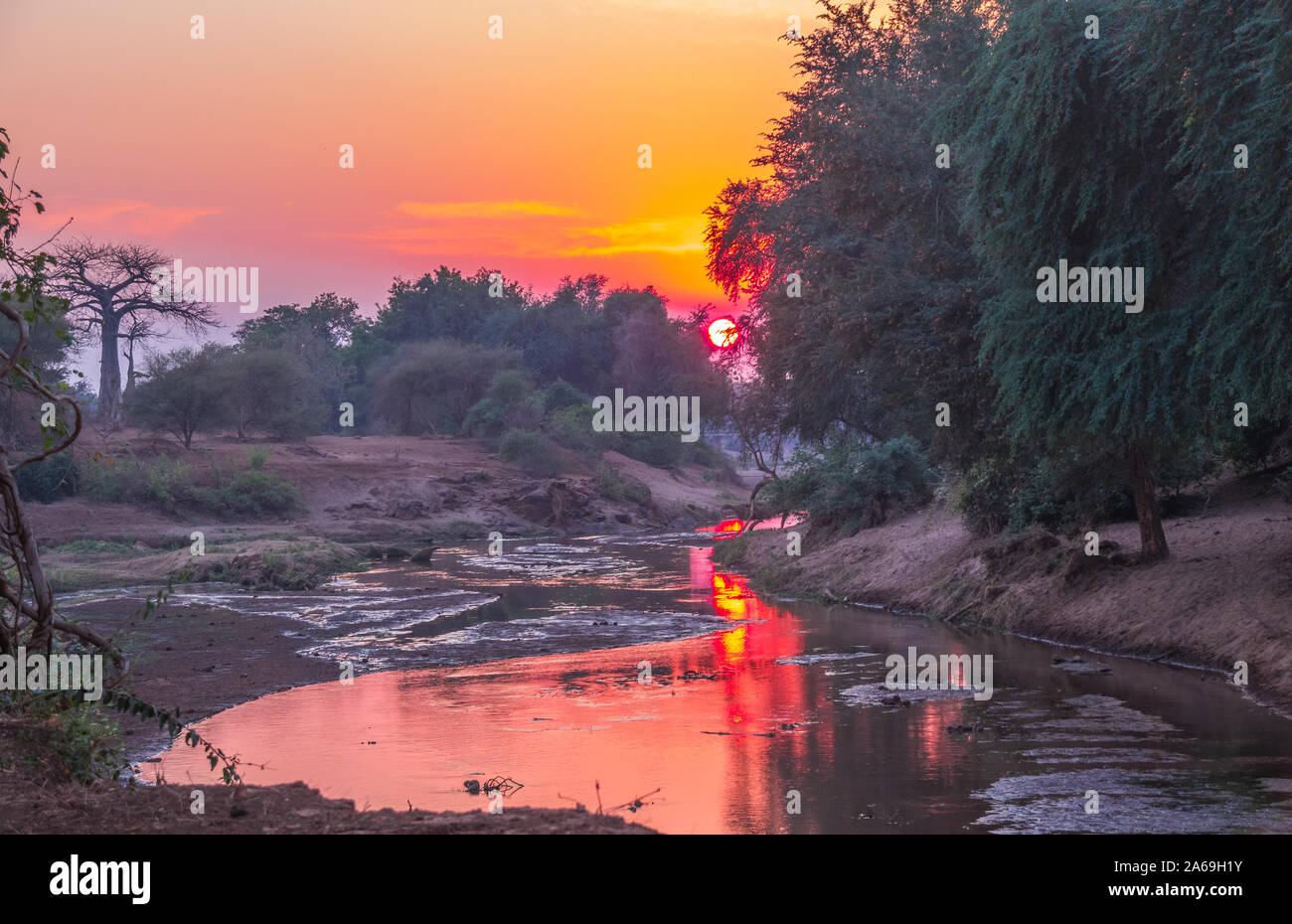 Sunrise over the Luvuvhu river at Pafuri in the Kruger National Park in ...