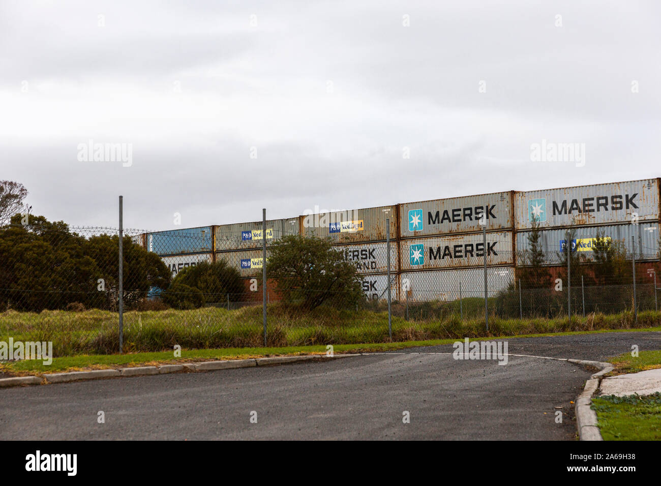 Disused containers hi-res stock photography and images - Alamy