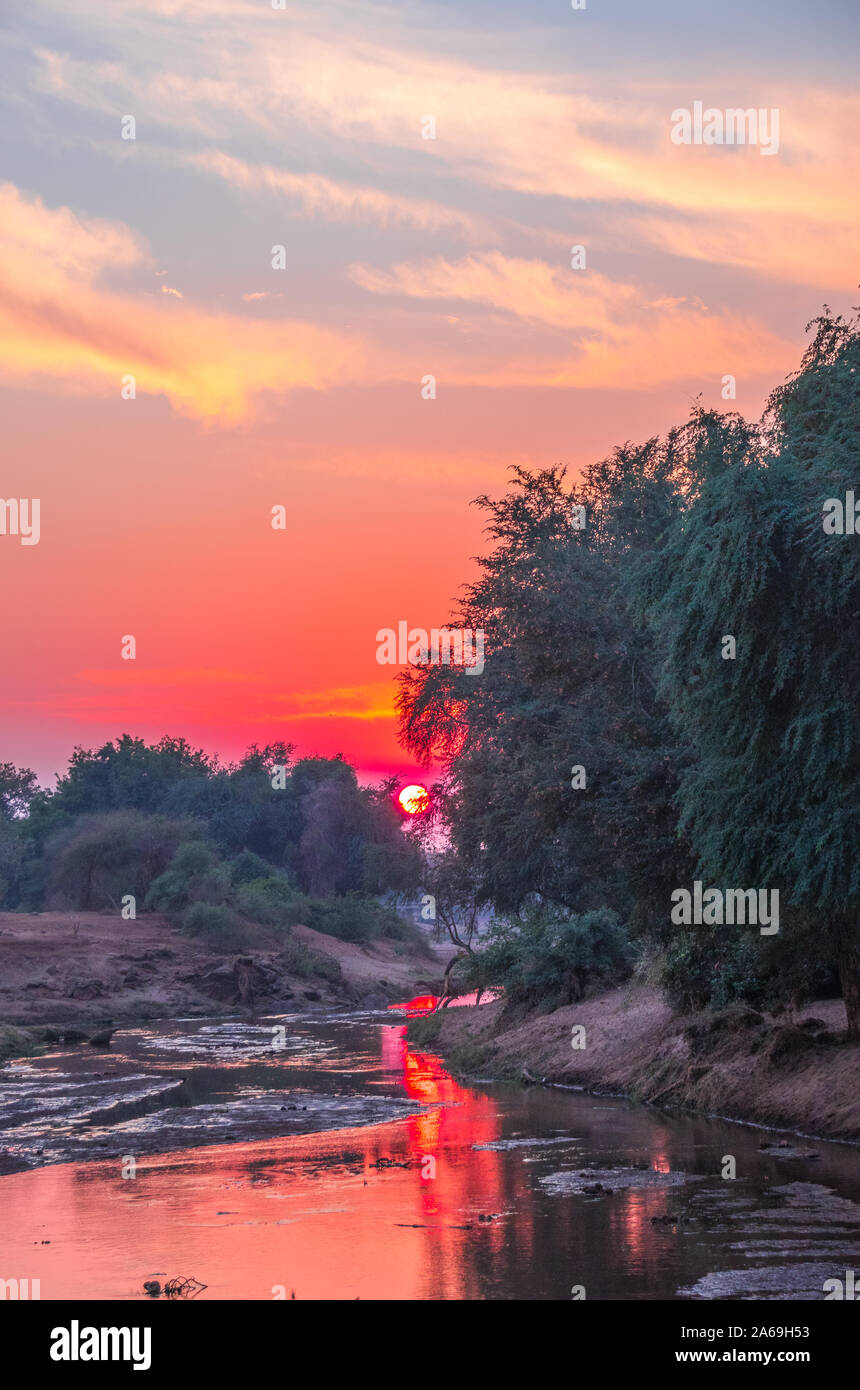 Sunrise over the Luvuvhu river at Pafuri in the Kruger National Park in ...