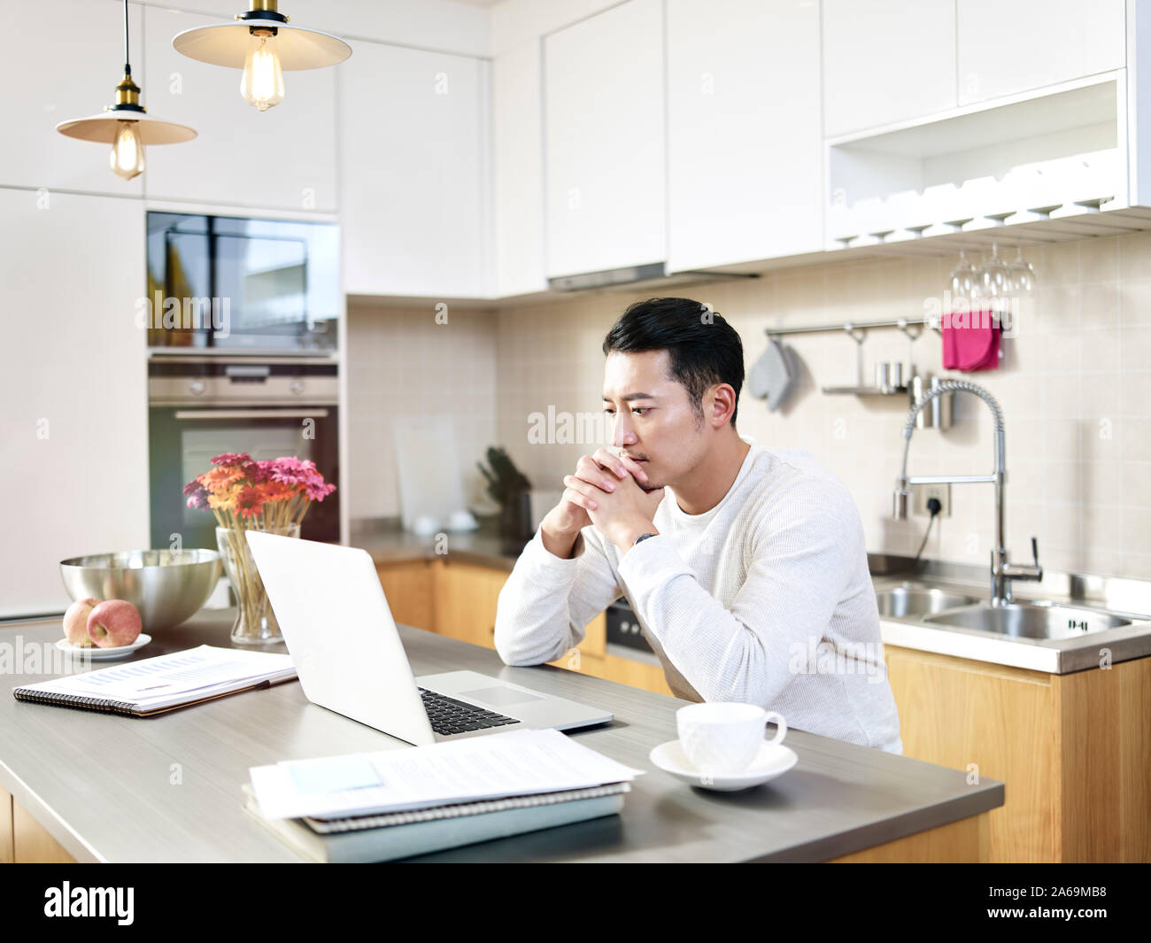 Adult thinking hi-res stock photography and images - Alamy