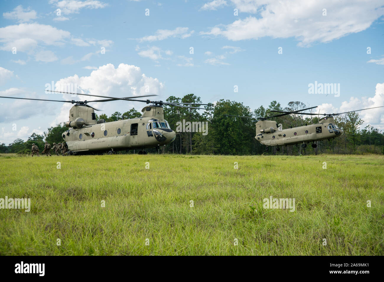 CH-47 Chinooks from 1st Battalion 185th, Aviation Regiment transport ...