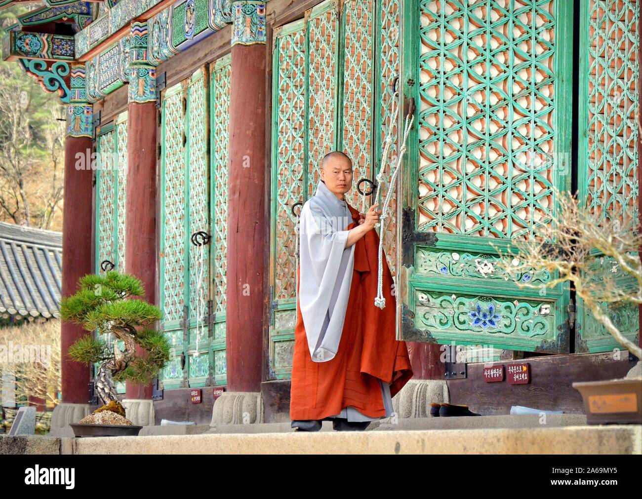 Traditional korean landmarks hi-res stock photography and images - Alamy