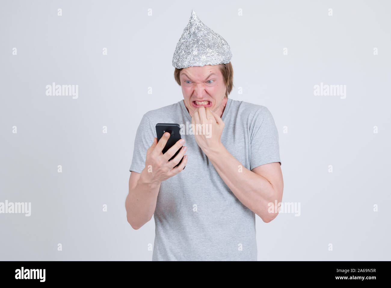 Scared looking at phone hi-res stock photography and images - Alamy