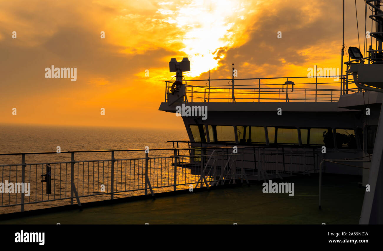 Wing bridge ocean liner hi-res stock photography and images - Alamy