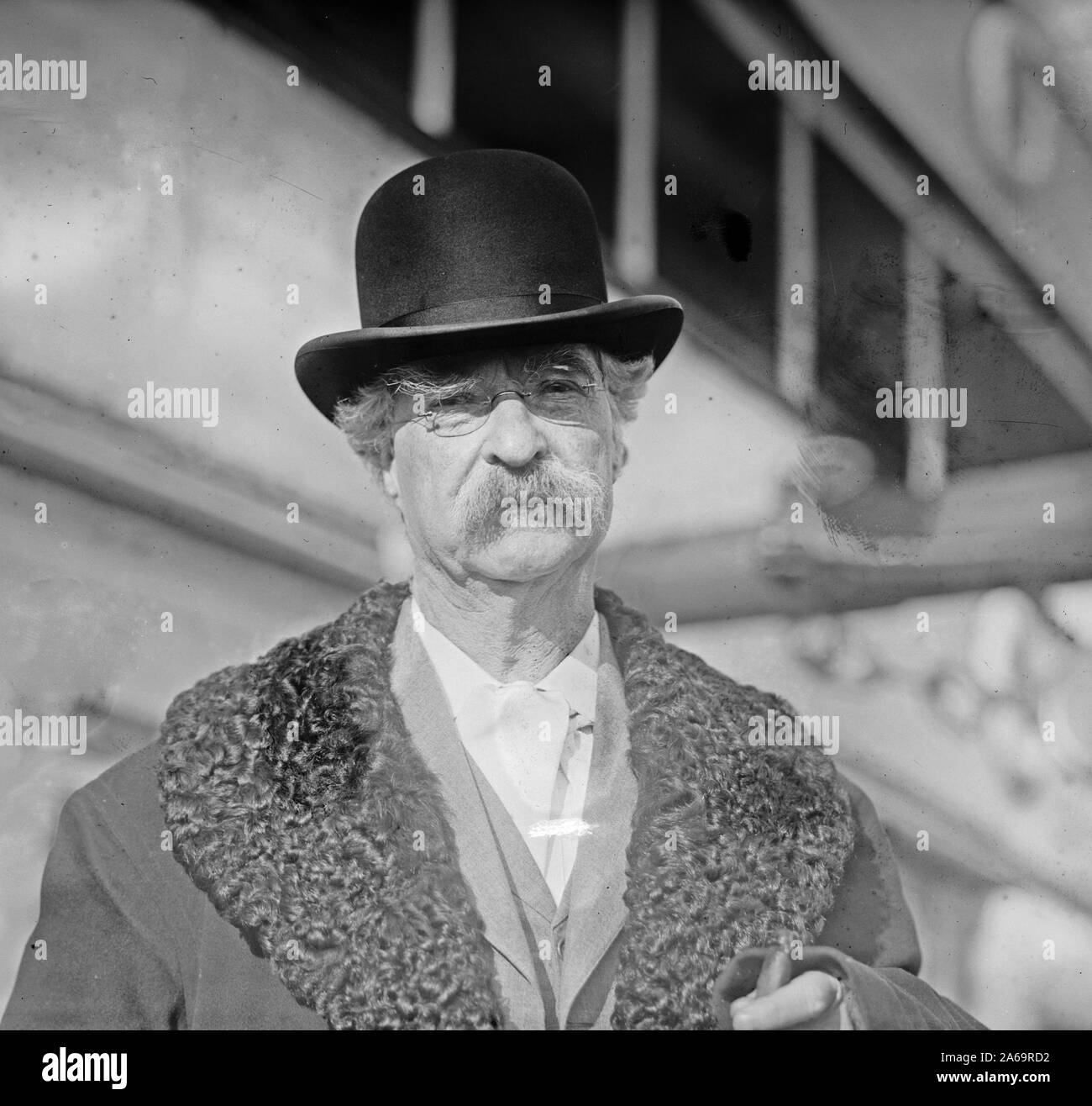 Early 1900s authors hi-res stock photography and images - Alamy
