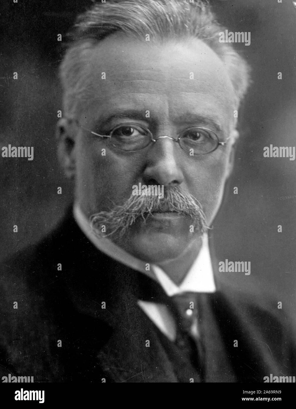 Max fiedler hi-res stock photography and images - Alamy